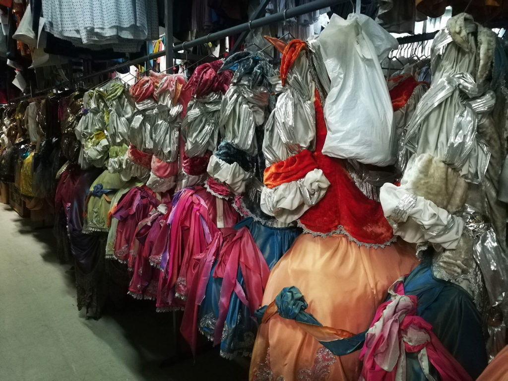 Sapé(e)s comme jamais : l'Opéra va vendre plus de 1000 costumes aux ...