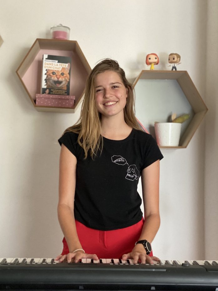 Strasbourg tout doux : Léa, chanteuse passionnée révélée pendant le confifi