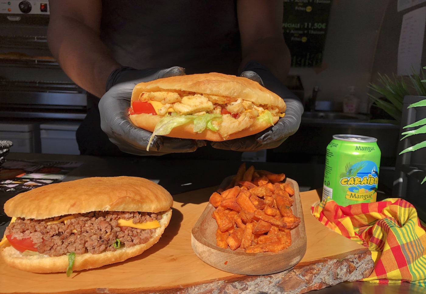 Connaissez-vous les bokits ? Ces sandwichs guadeloupéens qui arrivent à ...